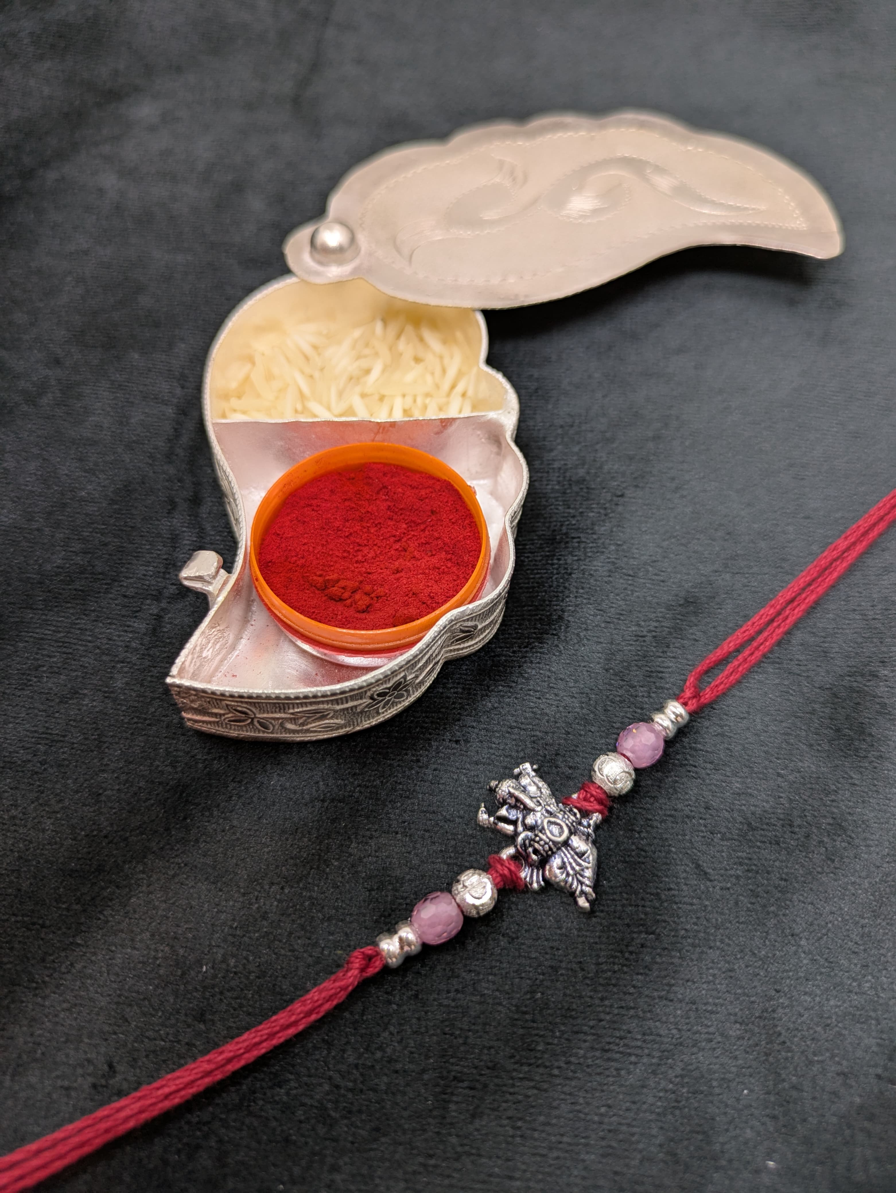 Silver Rakhi (Ganesha) – UPHAAR ONLINE