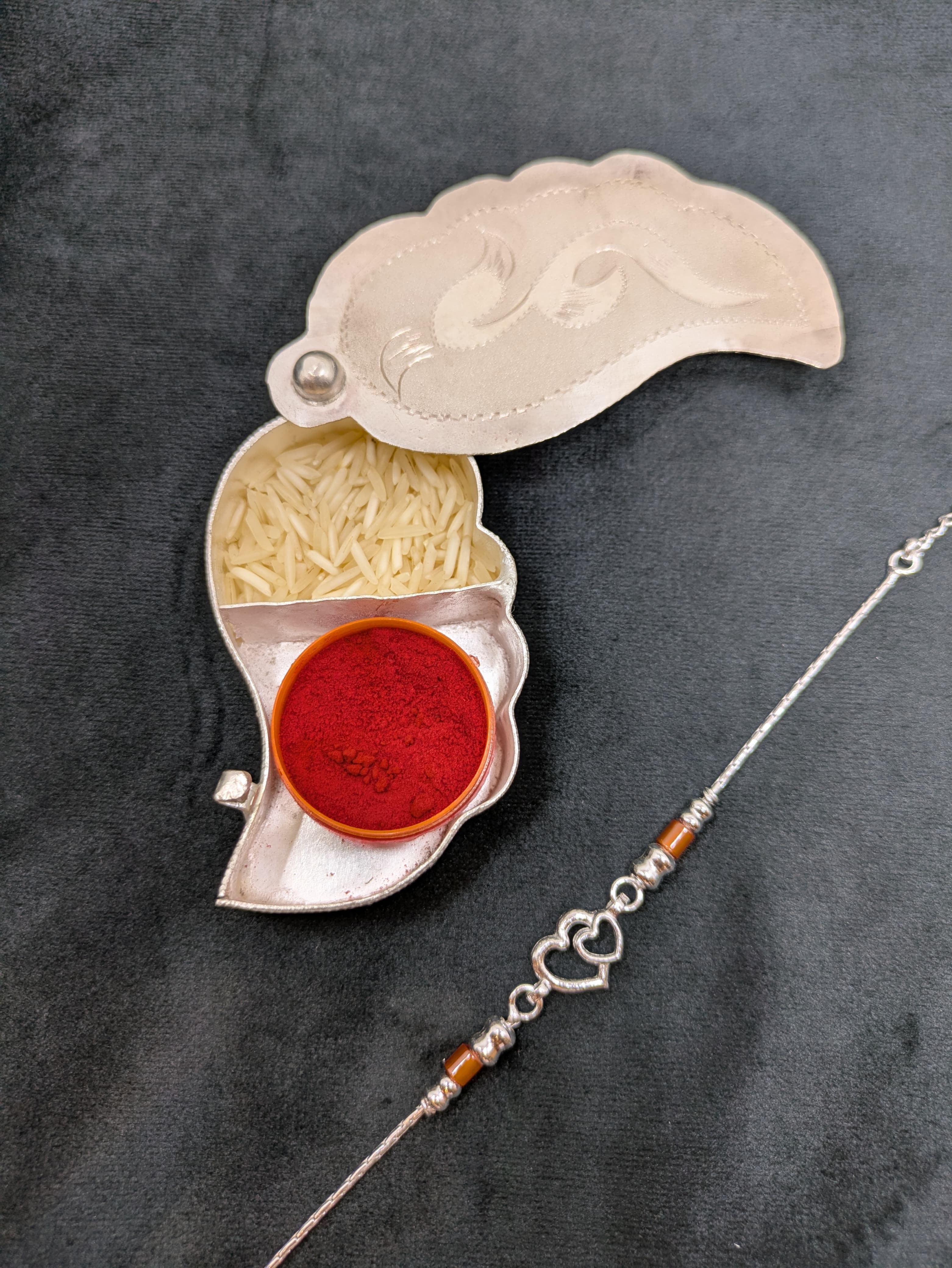 Silver Rakhi (Twin Hearts) – UPHAAR ONLINE