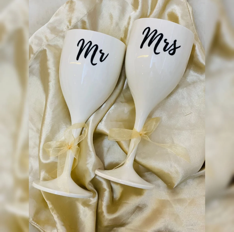 Non Breakable Glass Gift Set - Mr and Mrs Glasses (White) – UPHAAR ONLINE